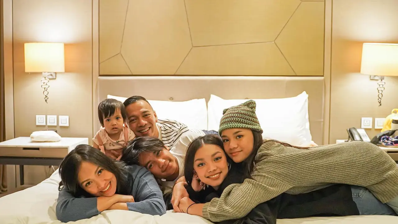 Disebut Keluarga Good Looking, Begini Manisnya 4 Anak Nola B3