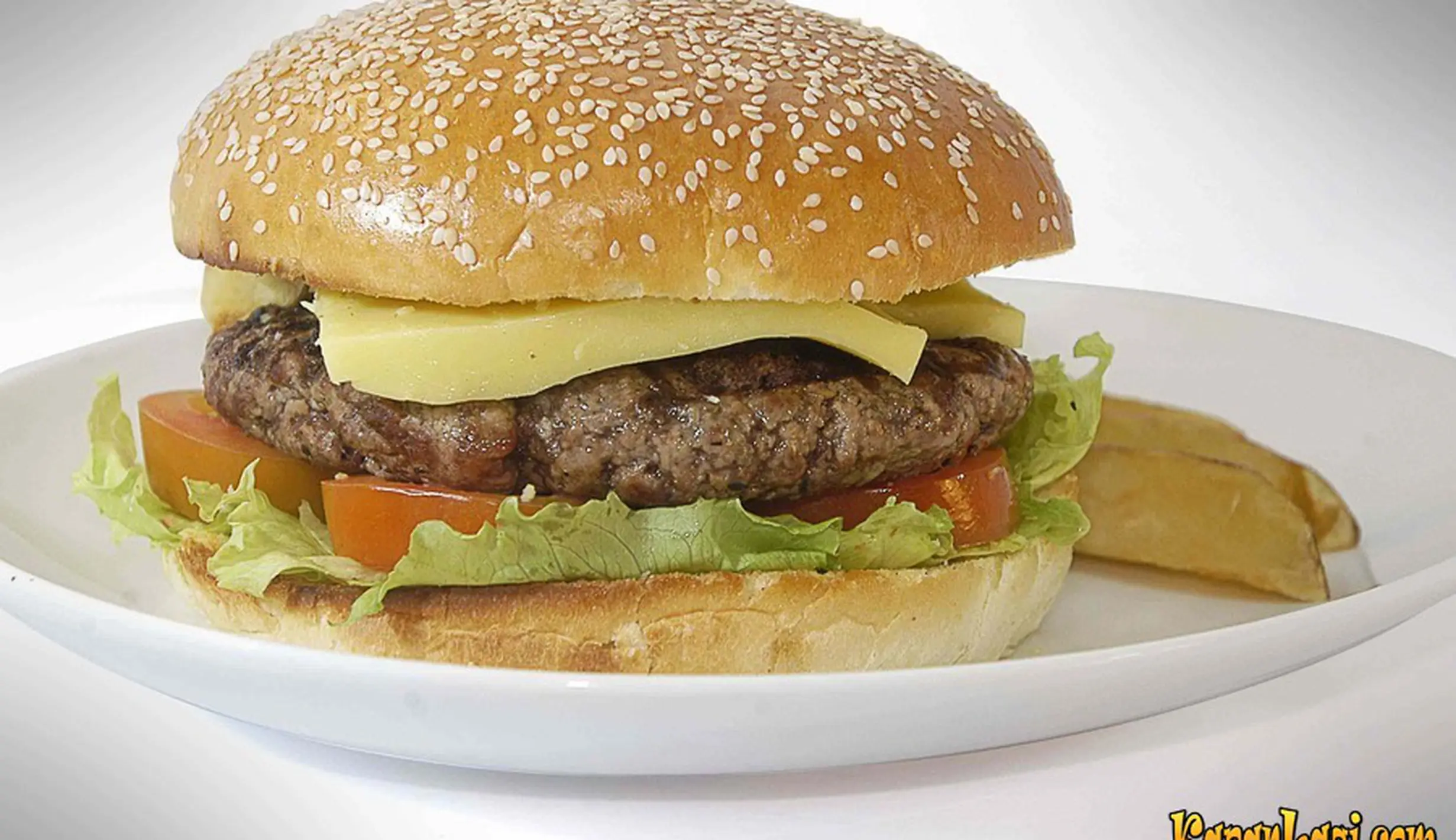 Burger Raksasa di B.A.T.S - Photo Fimela.com