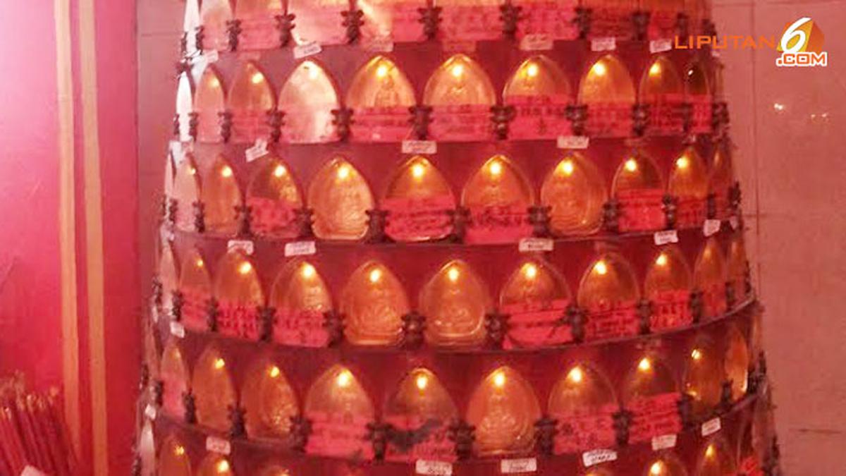 Cantiknya Pagoda dari Lampu Minyak di Kelenteng Toa Se Bio - Health ...
