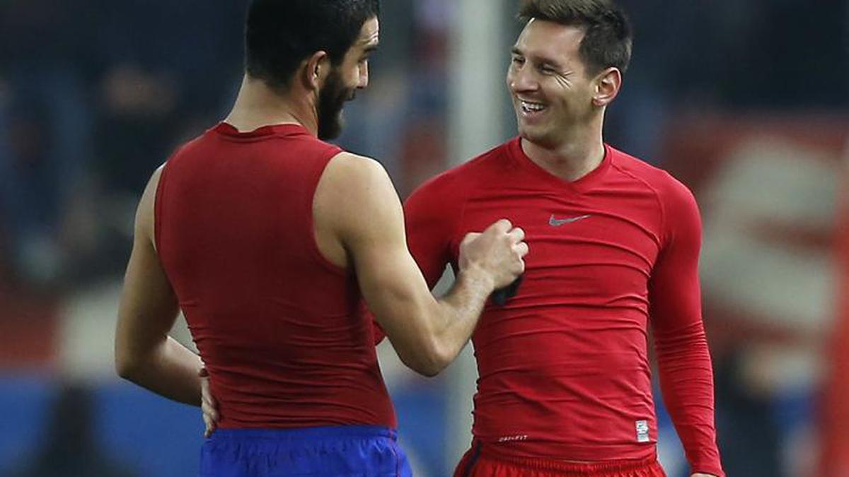 Gantikan Messi, Turan Pakai Kostum No 10 di Barcelona?
