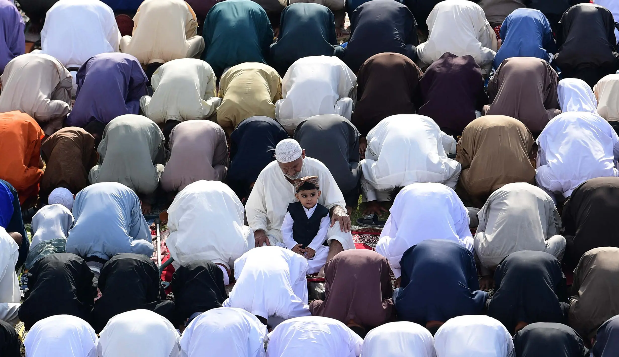 Potret Umat Muslim di Berbagai Belahan Dunia Laksanakan Salat Idul ...