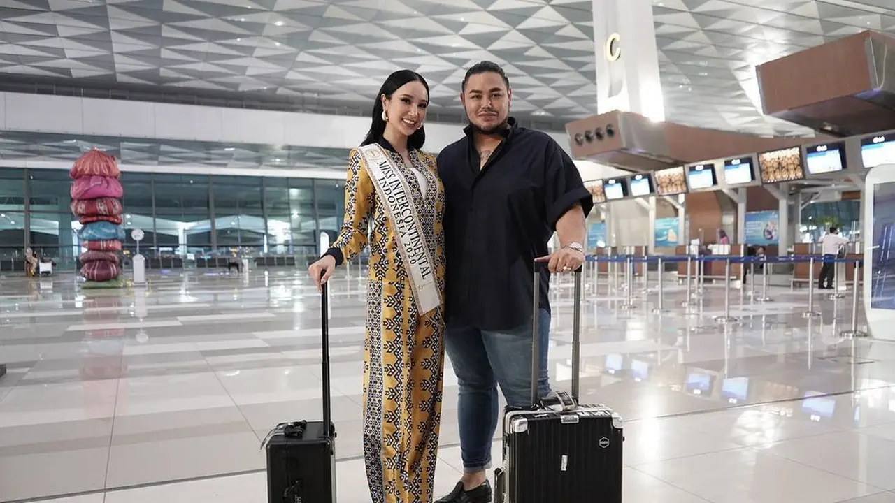 7 Potret Bella Aprilia Bertolak ke Mesir, Siap Maju Miss ...