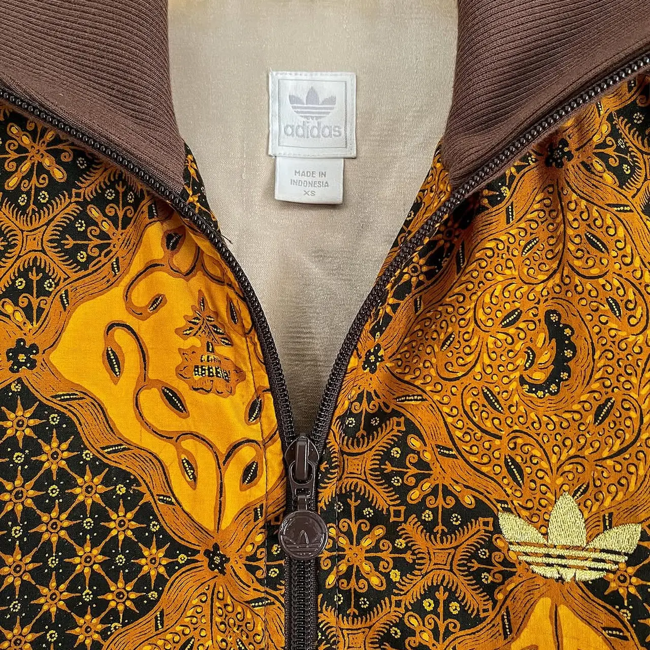 Heboh Jaket Batik adidas yang Hanya Ada 1.000 Potong di Dunia Dijual ...