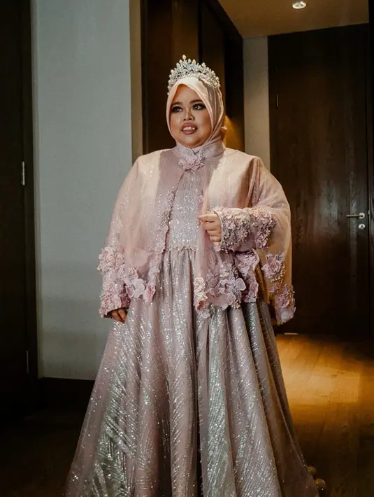 Biasa Nyeleneh, Ini Potret Kekeyi Saat Tampil Anggun Bak Putri - Foto ...