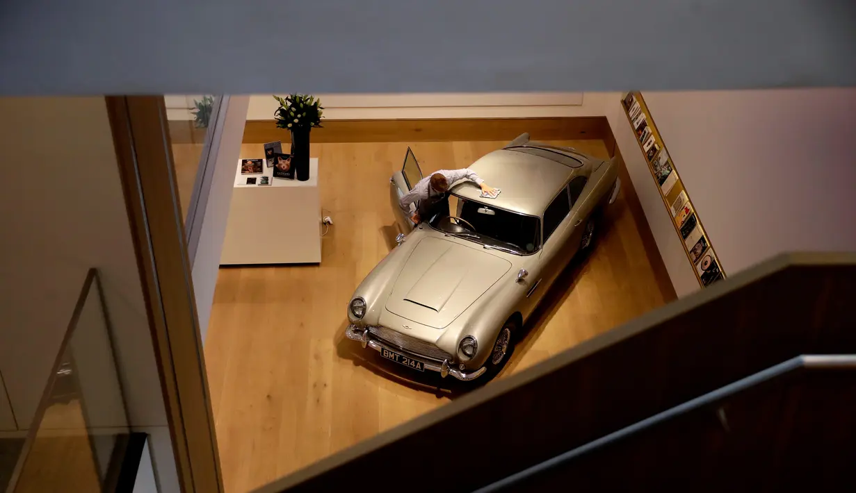 FOTO: Masih Mulus, Aston Martin Klasik James Bond Cari Tuan Baru - Foto Liputan6.com