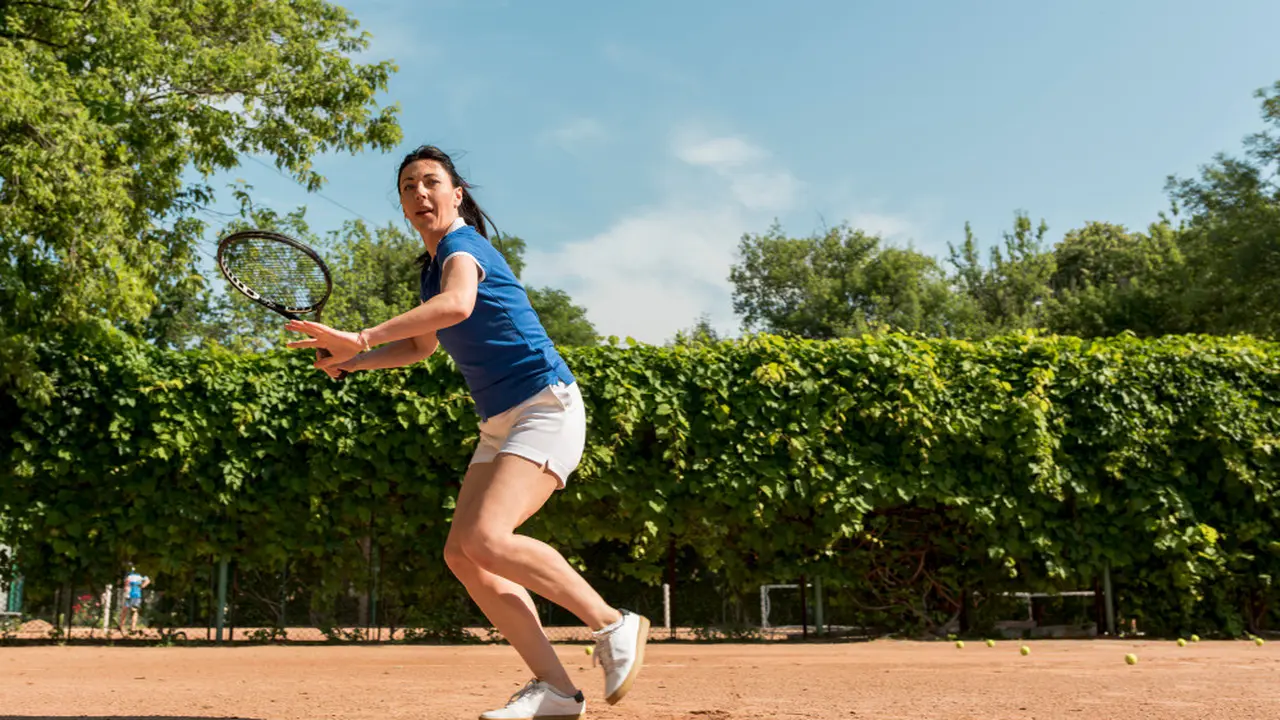 Forehand Adalah Teknik Pukulan dalam Olahraga Tenis dan Bulu Tangkis ...