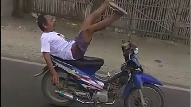 6 Aksi Bapak-bapak Saat Naik Kendaraan Ini Bikin Tepuk Jidat - Hot ...