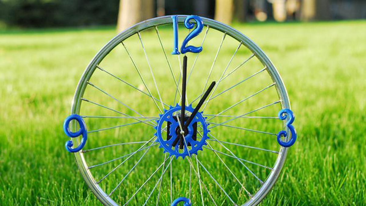 8 Ide Jam Dinding DIY Super Unik Yang Bisa Kamu Buat Sendiri - Photo ...