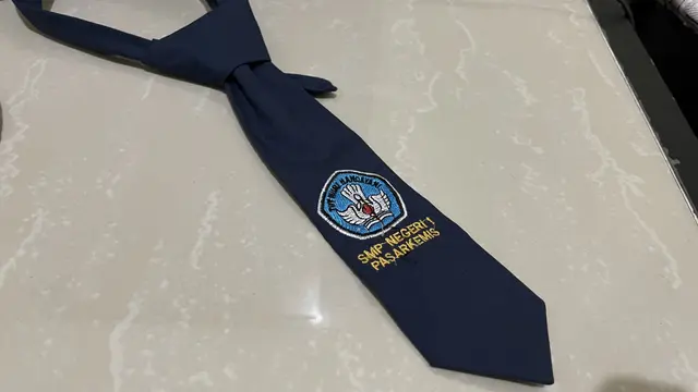 3 Cara Memakai Dasi SMP yang Simpel Mudah Diikuti, Berikut Langkah ...