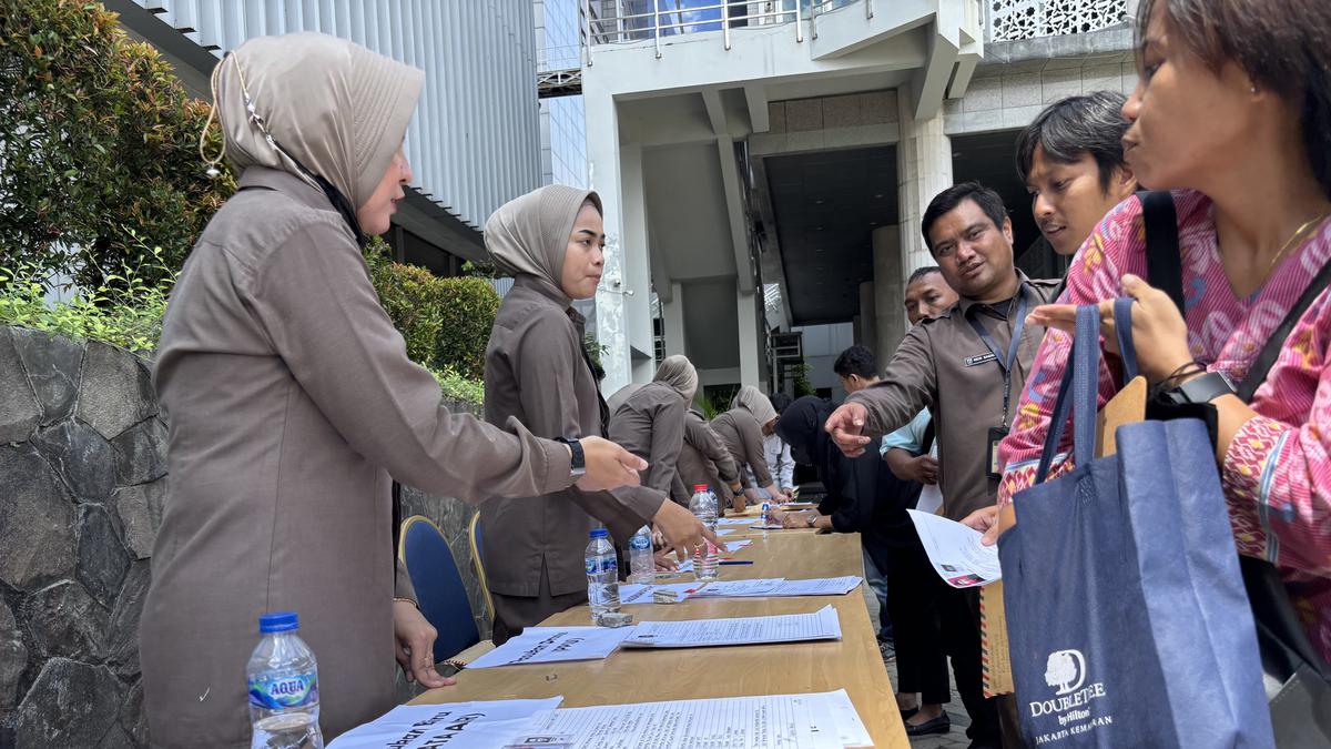 Rekrutmen PPSU, Mereka yang Menggantung Harapan Jadi Pegawai Kontrak Pemprov DKI Jakarta - News ...