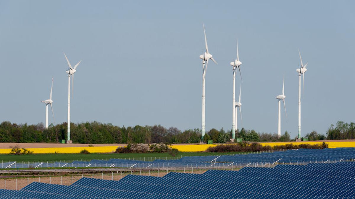 Kisah pencipta mobil listrik bangun pembangkit tenaga angin - Berita ...
