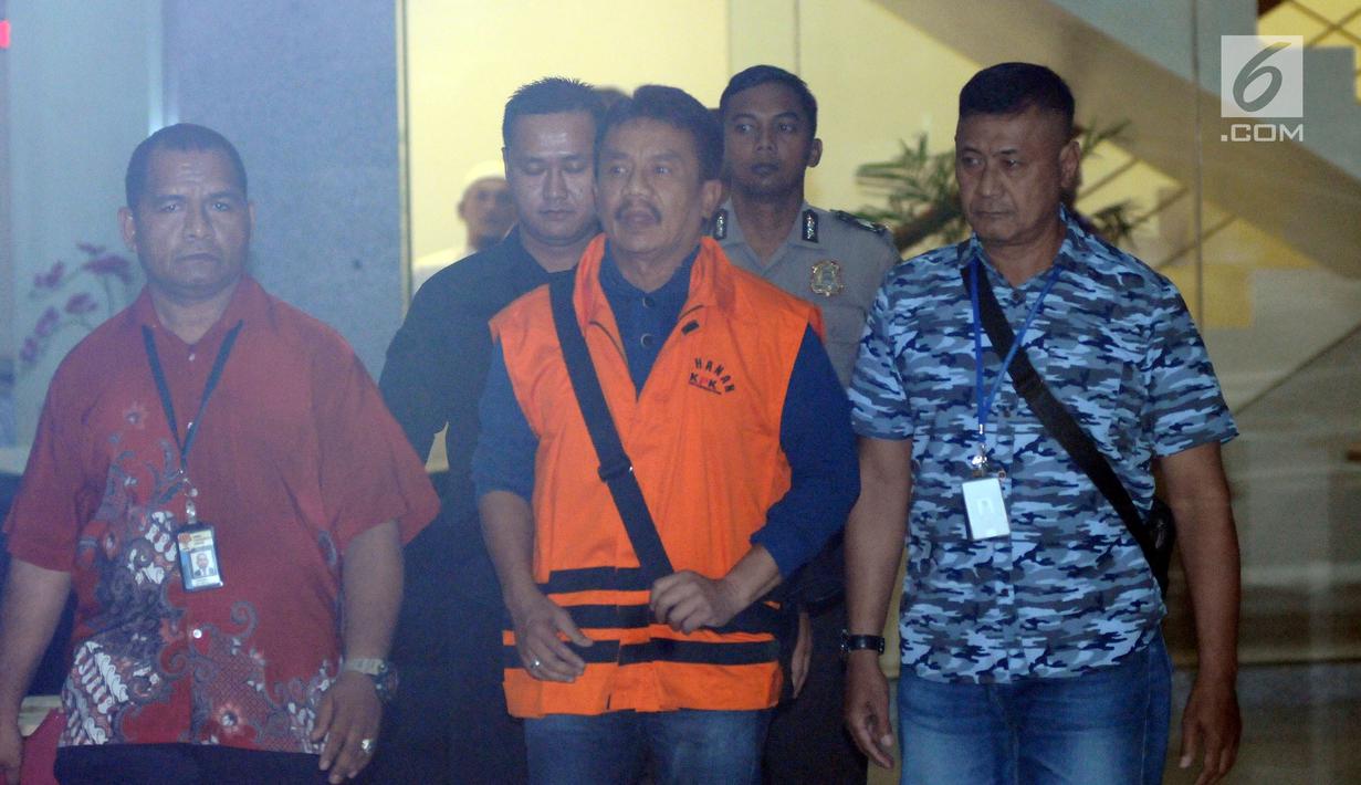 FOTO: Pakai Rompi Oranye, KPK Resmi Tahan Bupati Jombang - Foto ...