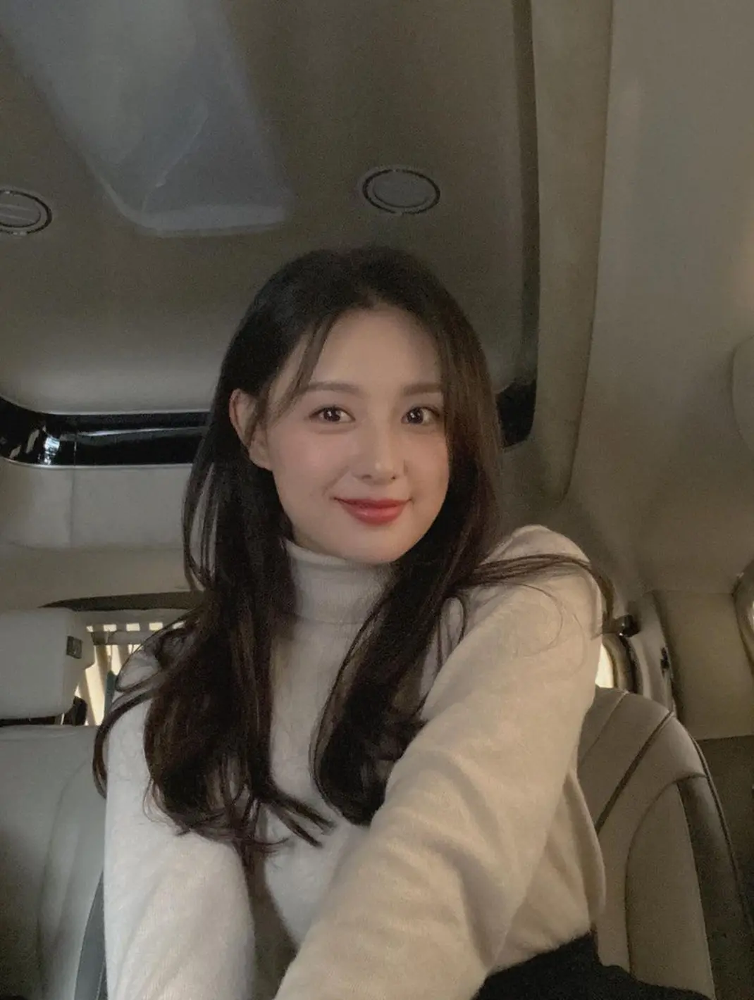 Kim Ji Won Siap Gelar Fan Meeting Pertama di Jakarta, Disambut Antusias ...