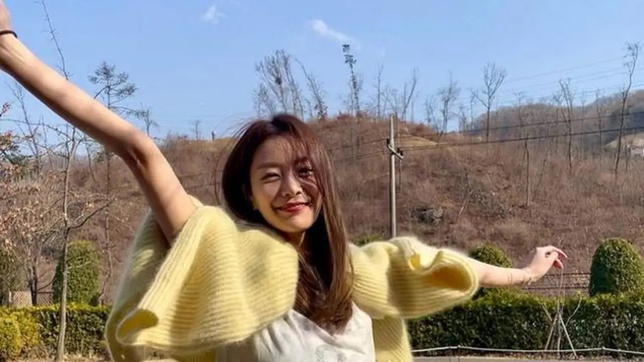Profil Song Da Eun, Artis yang Dirumorkan Berkencan dengan Jimin BTS ...