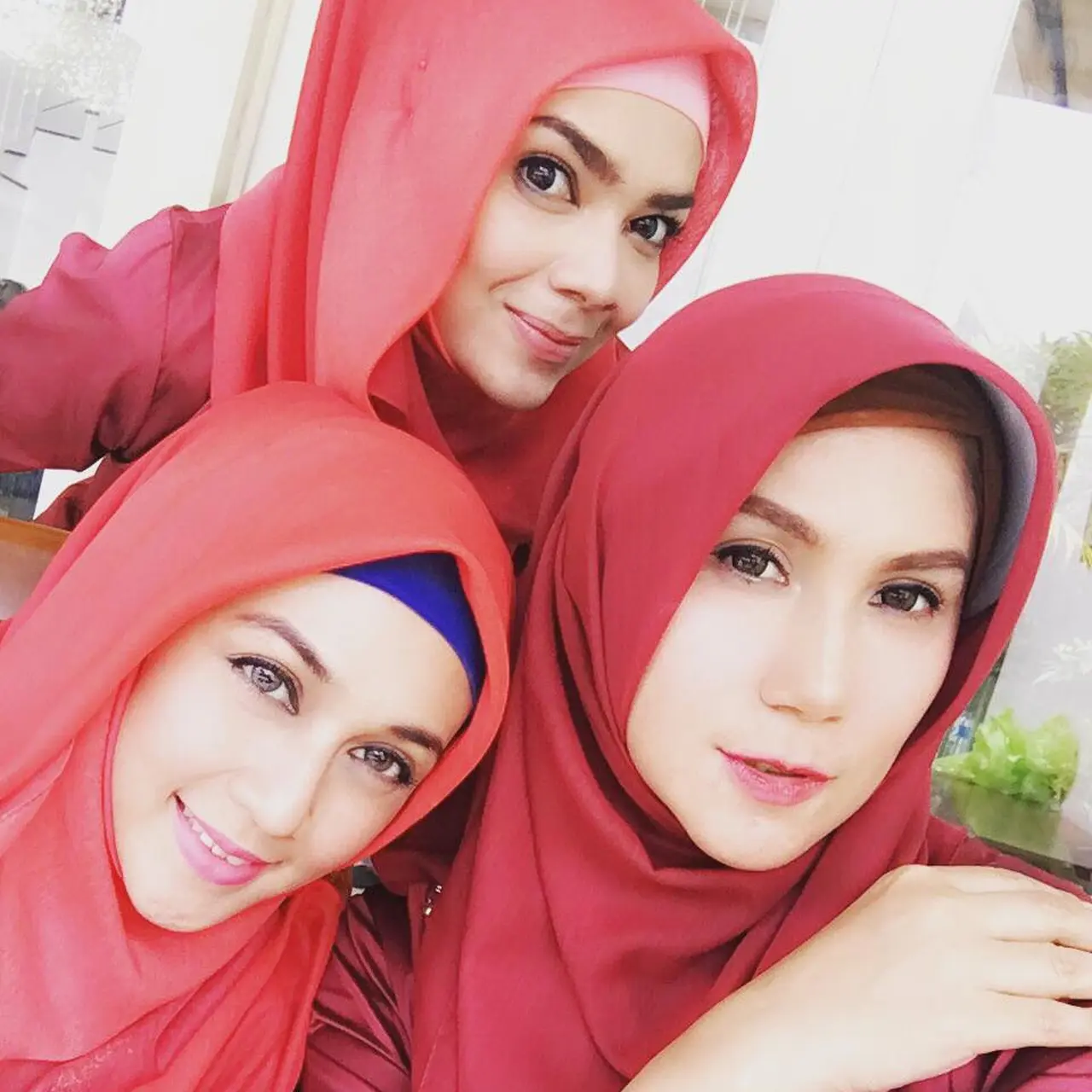 Kenang Sinetron Bidadari, Ini 6 Potret Persahabatan Nova Soraya dan Marini Zumarnis - Hot ...