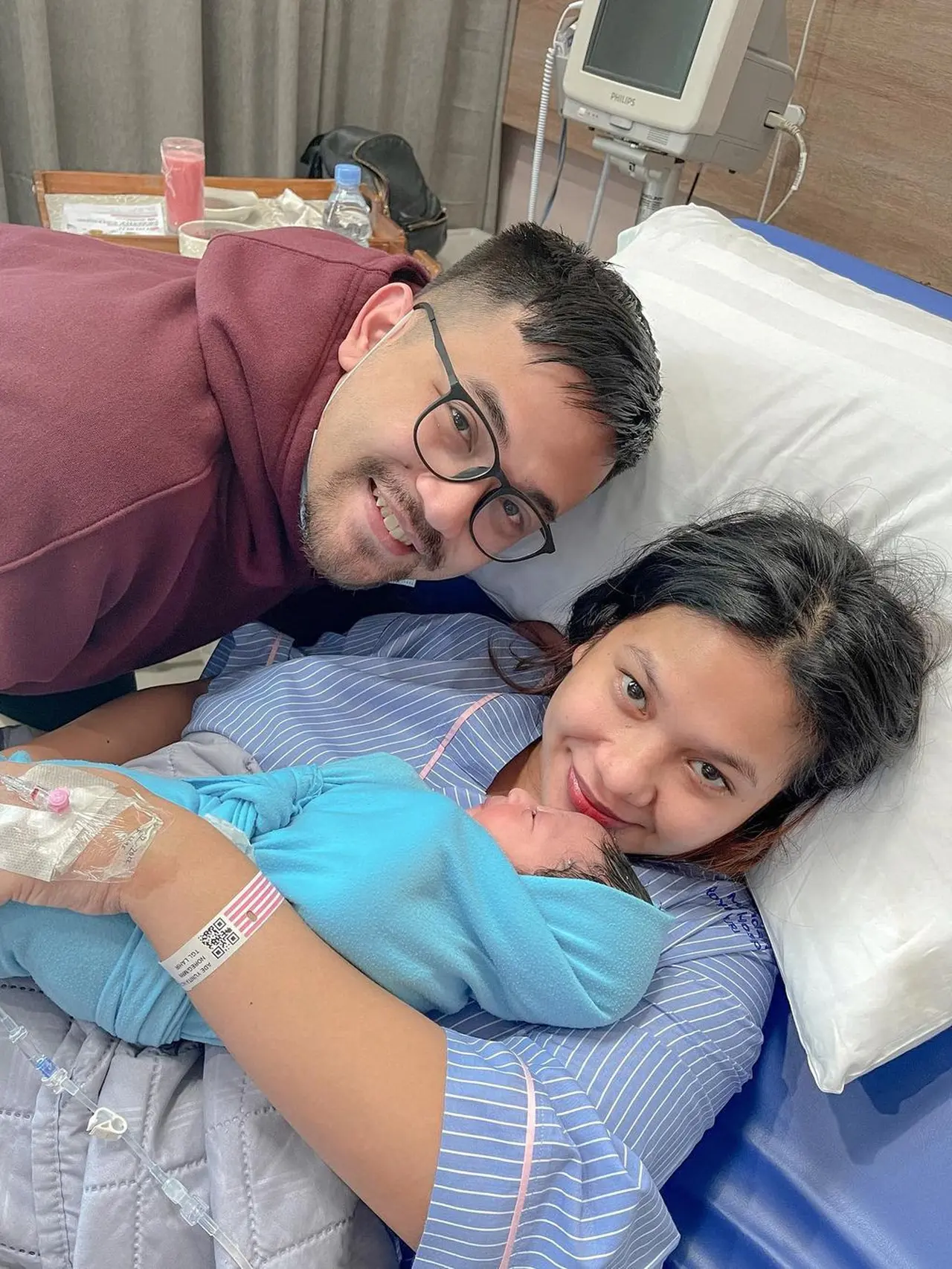 5 Potret Ade Yunita Dikaruniai Anak Pertama, Suami Takjub Lihat ...