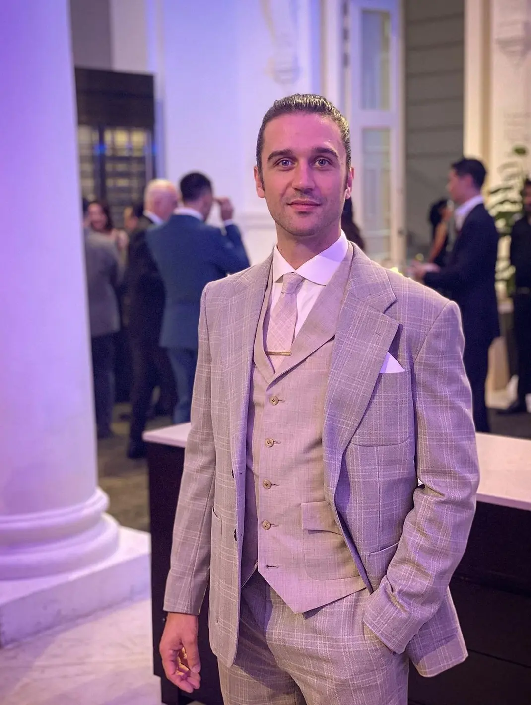 8 Pesona Maskulin Michael Wahr, Aktor Australia yang Sukses Pikat Hati ...