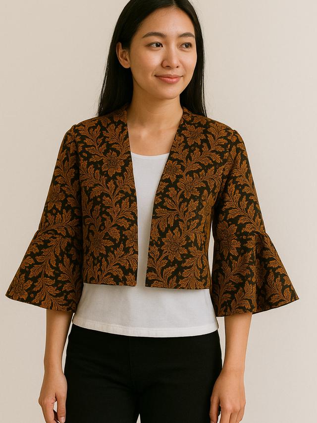 7 Model Outer Batik untuk Usia 20-an, Tetap Stylish dan Modis di 2025