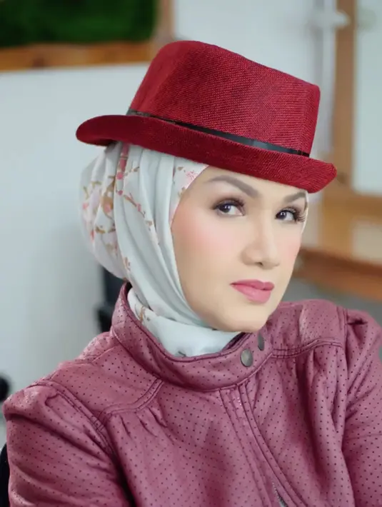 Potret Terbaru Tuty Wibowo Penyanyi Lagu Hamil Duluan Kini Berhijab, Viral Setelah Dibahas Bunda ...