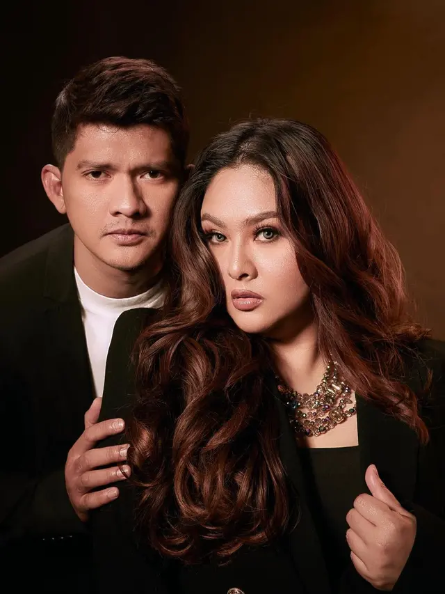 11 Tahun Menikah, Ini 8 Potret Audy Item dan Iko Uwais yang Tetap Mesra - Hot Liputan6.com
