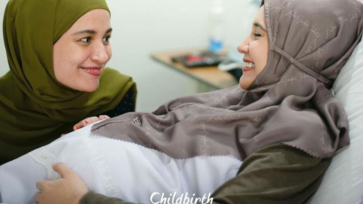 Cerita Zaskia Sungkar Sempat Dandan Sebelum Melahirkan - ShowBiz ...