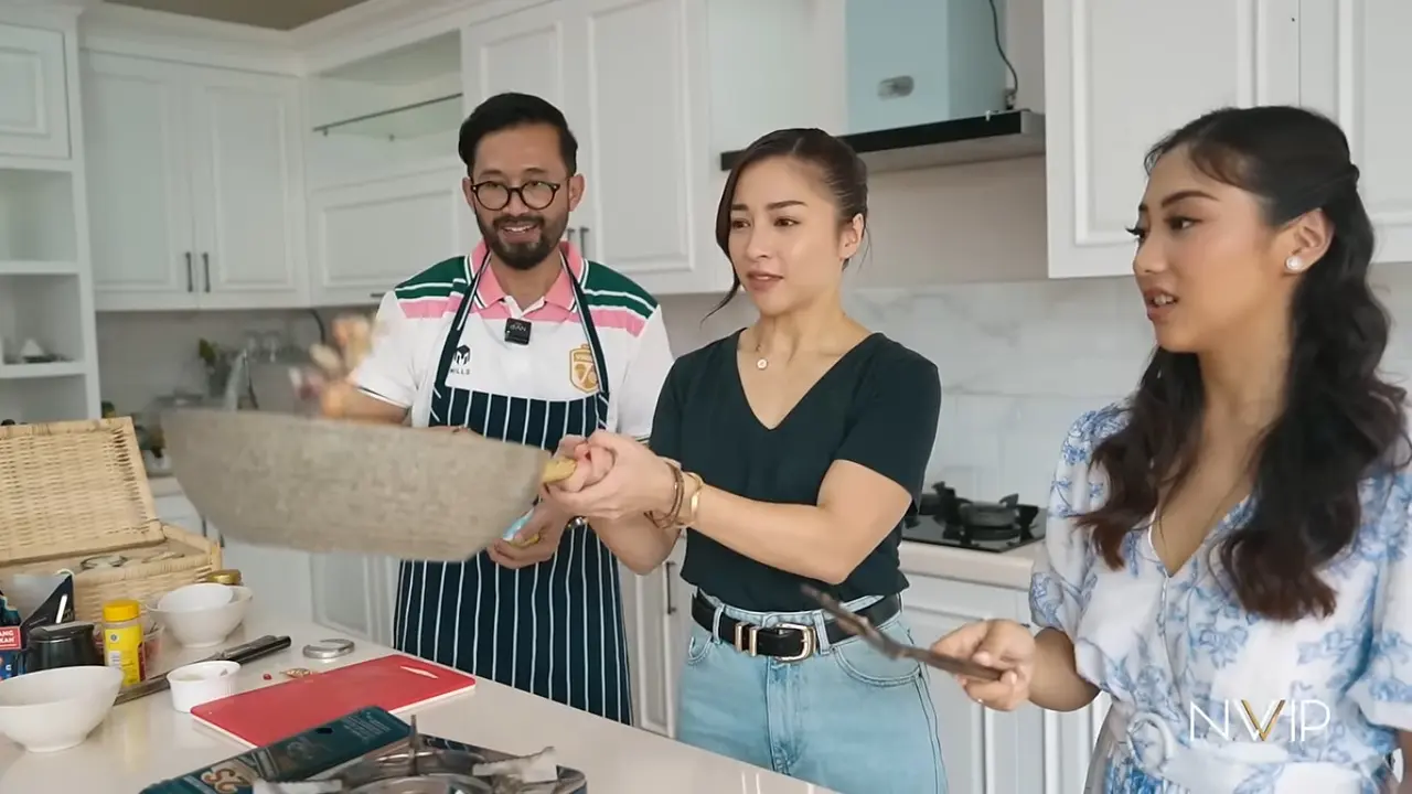 7 Potret Nikita Willy Datangkan Chef Demi Belajar Masak, Seru Banget ...