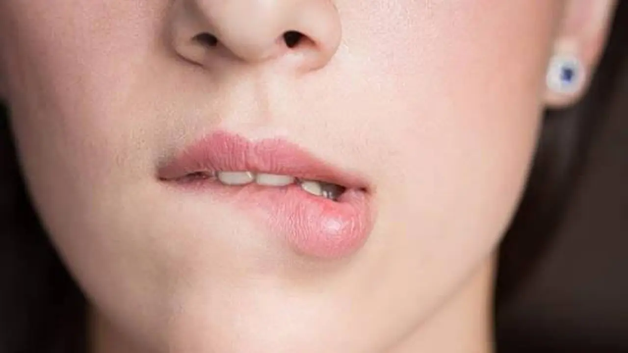 Cara Mudah Kembalikan Warna Bibir Merah Alami, 5 Solusi Tanpa Perawatan ...