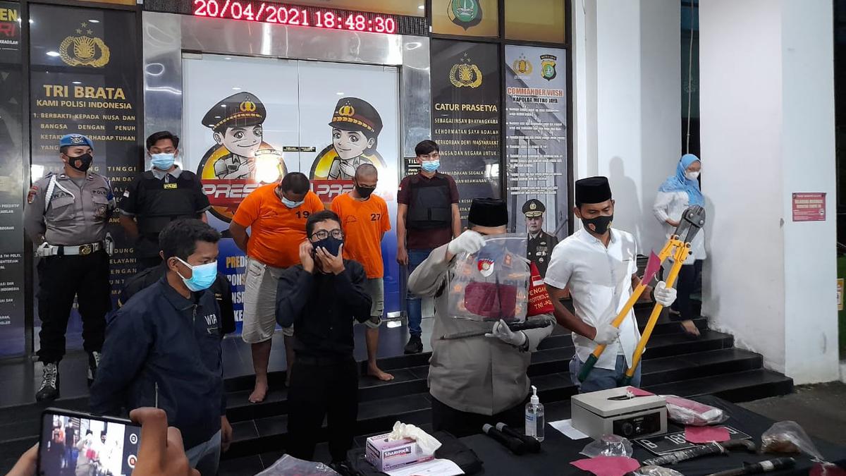 Ratusan Kali Beraksi, 2 Pencuri Spesialis Rumah Kosong Ini Dibekuk Polisi - News Liputan6.com