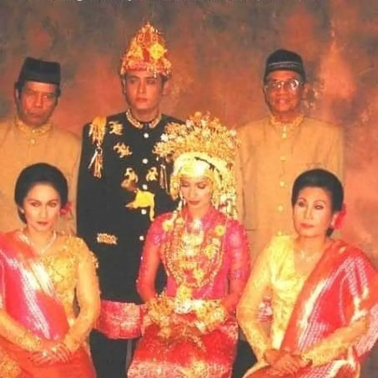 Potret 6 Pasangan Artis Menikah Pakai Adat Aceh, Memukau dan Sarat Makna - Hot Liputan6.com