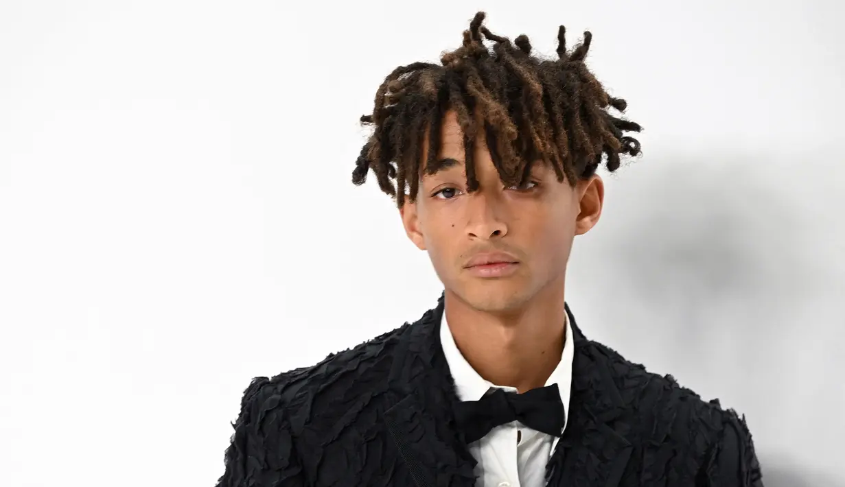 Gaya Keren Jaden Smith Pakai Tuksedo Hitam di CFDA Awards 2022 - Foto ...
