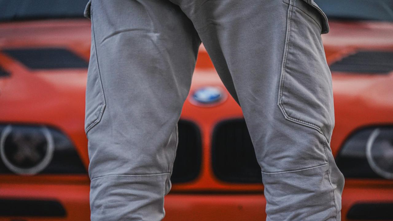 Celana Cargo Cocok dengan Baju Apa? Ini Panduan Lengkapnya untuk Tampil ...