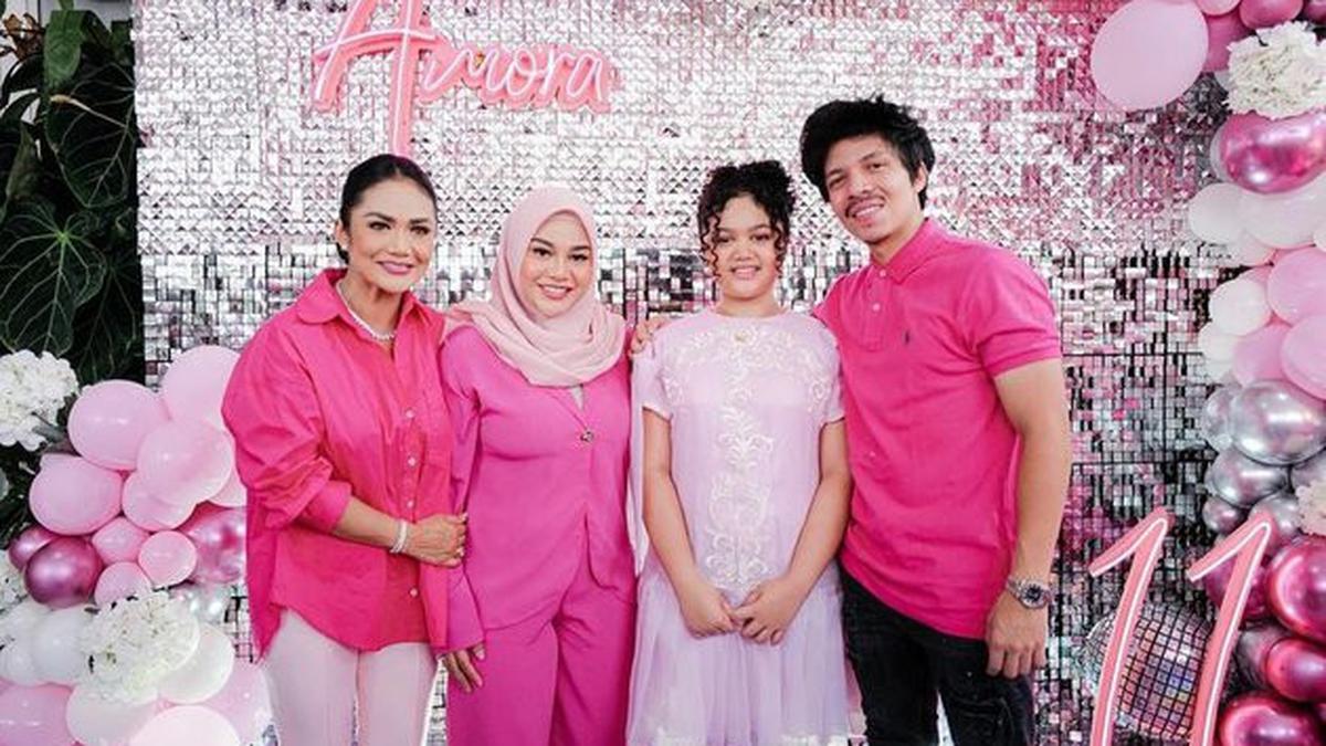 Gaya Kompak Serba Pink para Tamu yang Hadir di Ultah Amora Lemos, Meriah Serba Pink - Photo ...