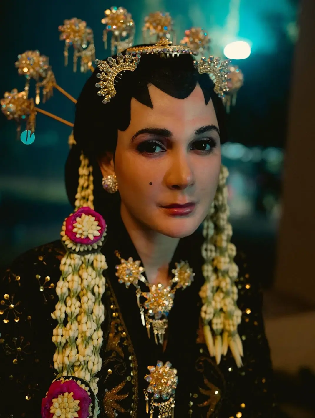 Potret Luna Maya Jadi Pengantin Adat Jawa Saat Perankan Suzzanna - Foto ...