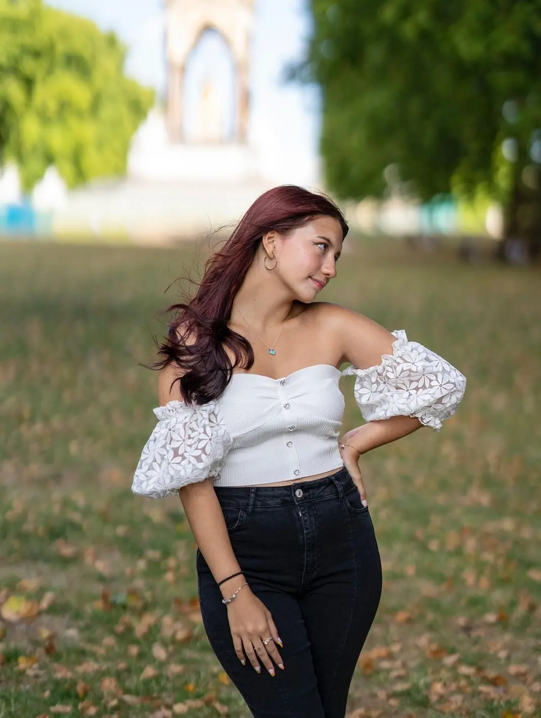 Potret Terbaru Cassandra Lee di London, Cantik Pakai Blus Putih - Foto ...