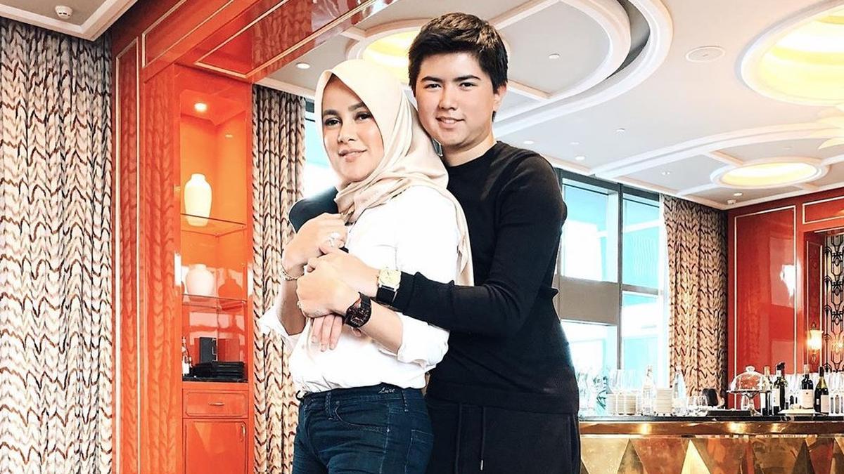 6 Momen Kompak Olla Ramlan dan Anak Pertamanya Sean Michael Alexander ...