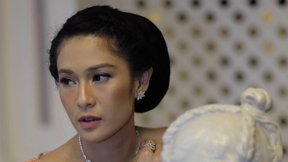 Mimik Bibir Manyun, Dian Sastrowardoyo Tetap Cantik - ShowBiz Liputan6.com
