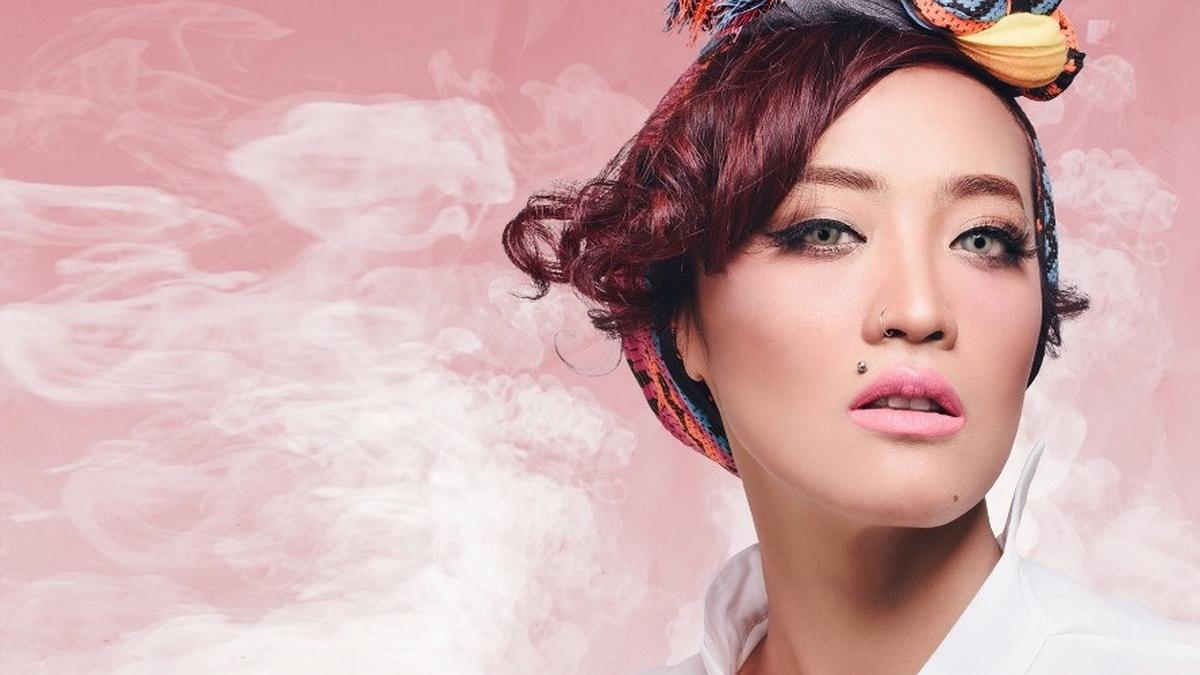 Disibukkan Lagu Baru, Inna Kamarie Eks Dewi Dewi Mampu Raih Cum Laude ...