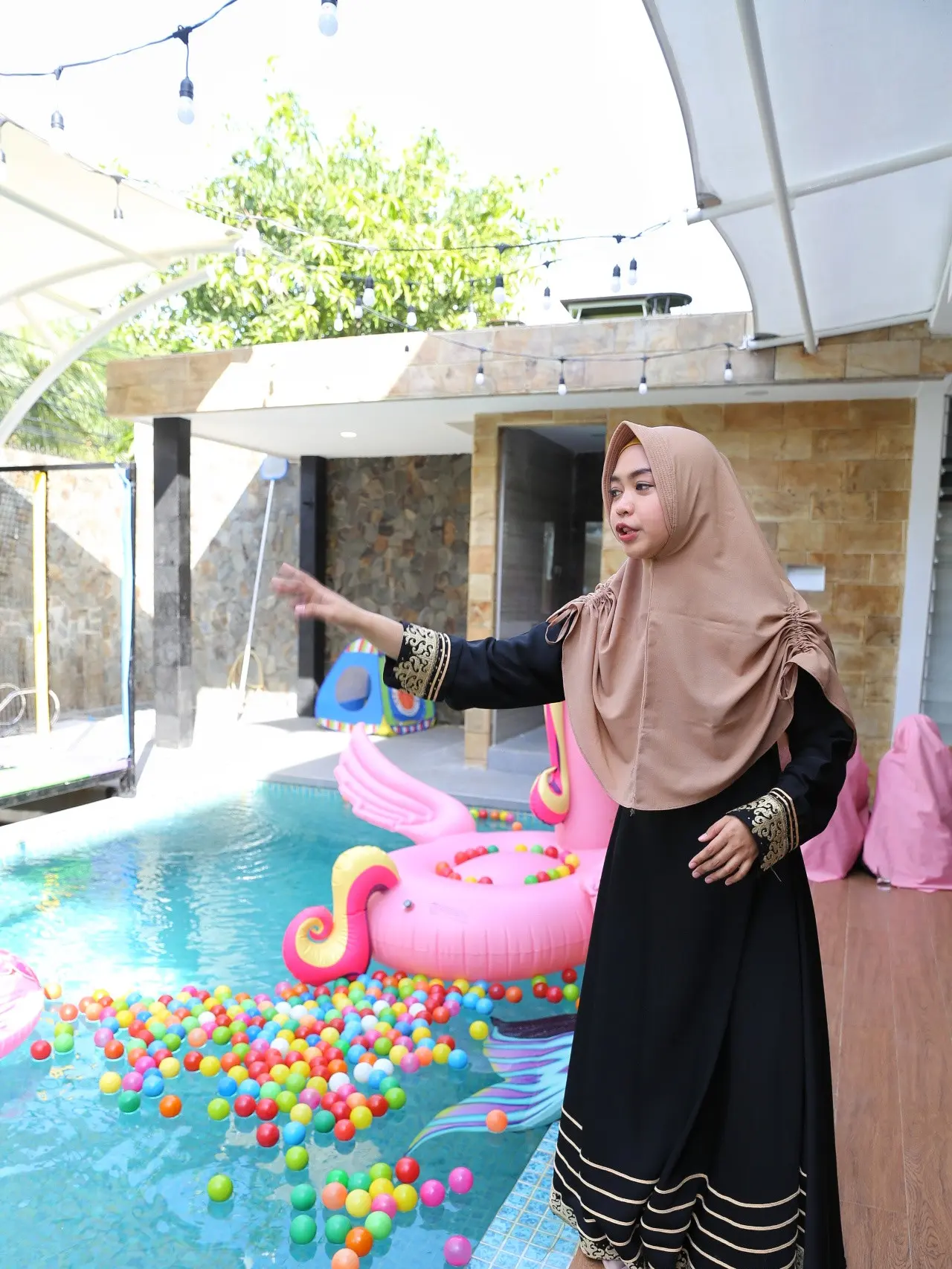 Rumah Mewah hingga Mini Cooper, Intip 3 Kekayaan Ria Ricis - ShowBiz ...