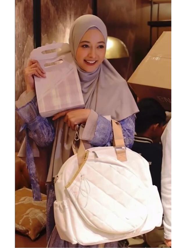 6 Potret Ultah Poppy Bunga ke-34 yang Penuh Kejutan, Undang Rizky Febian