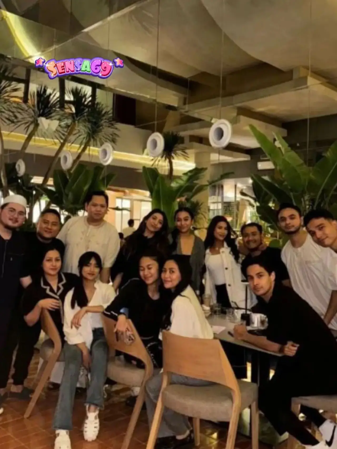 6 Potret Kedekatan Fuji dan Rafi Febriansyah Anak Dirut Pertamina ...