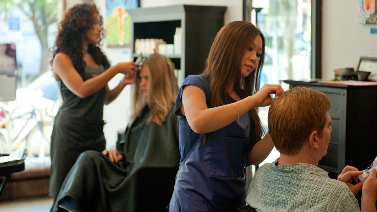 7 Hal yang Harus Kamu Lakukan Ketika Potong Rambut di Salon - Lifestyle ...