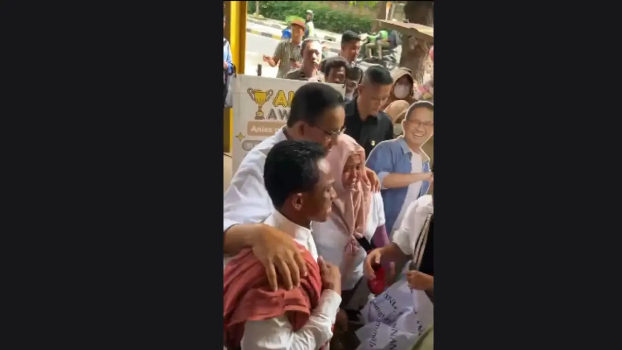 Anies Peluk Warga Kampung Bayam yang Menangis Keluhkan Nasibnya