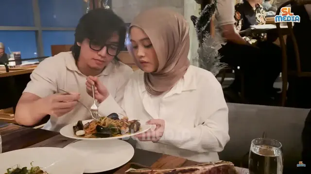 7 Potret Santyka Pacar Sule Dinner Bareng Calon Anak, Rizky Febian Jadi ...