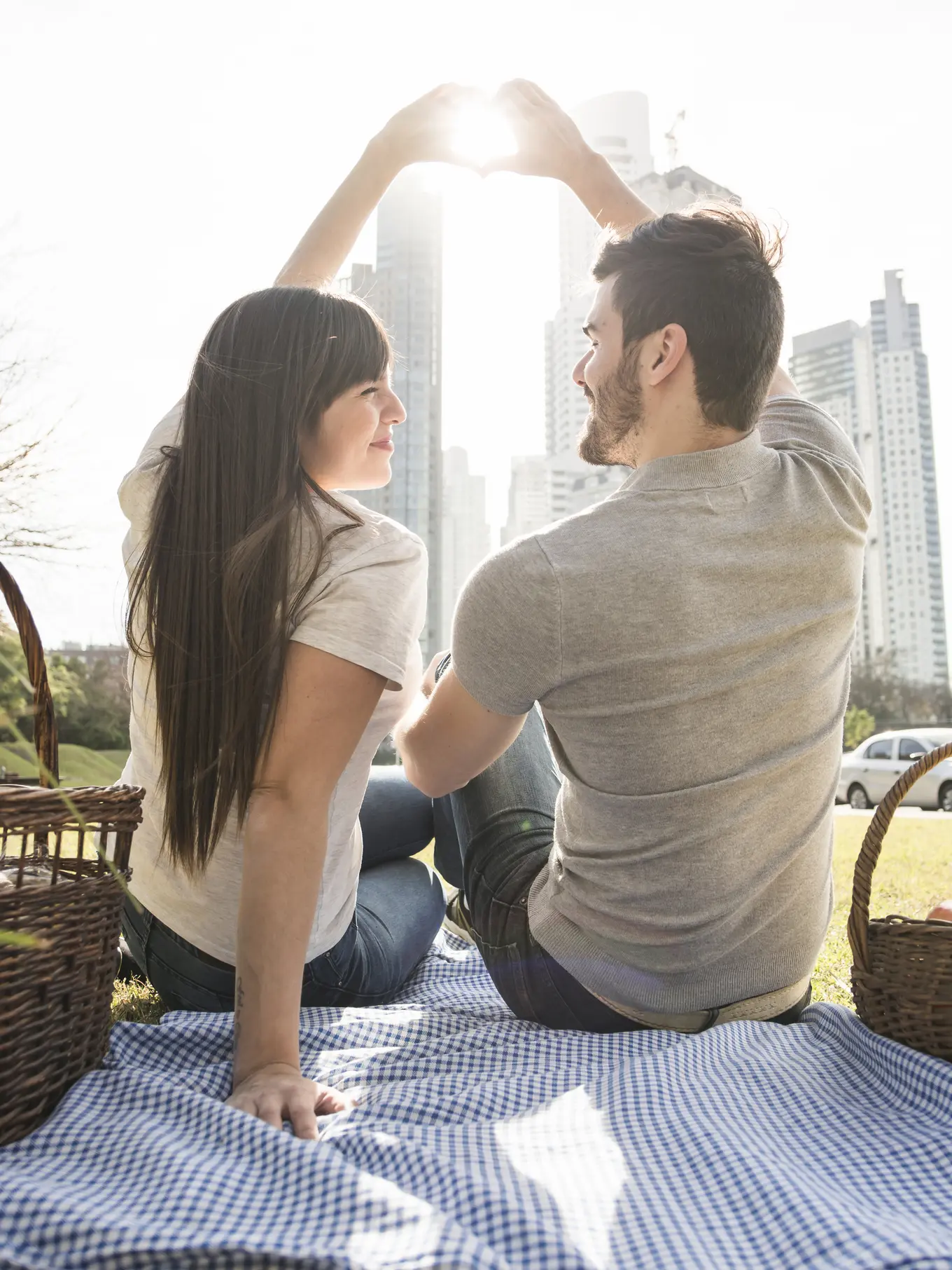 5 Tanda Seorang Pria Jatuh Cinta dengan Tulus Padamu - Relationship Fimela.com