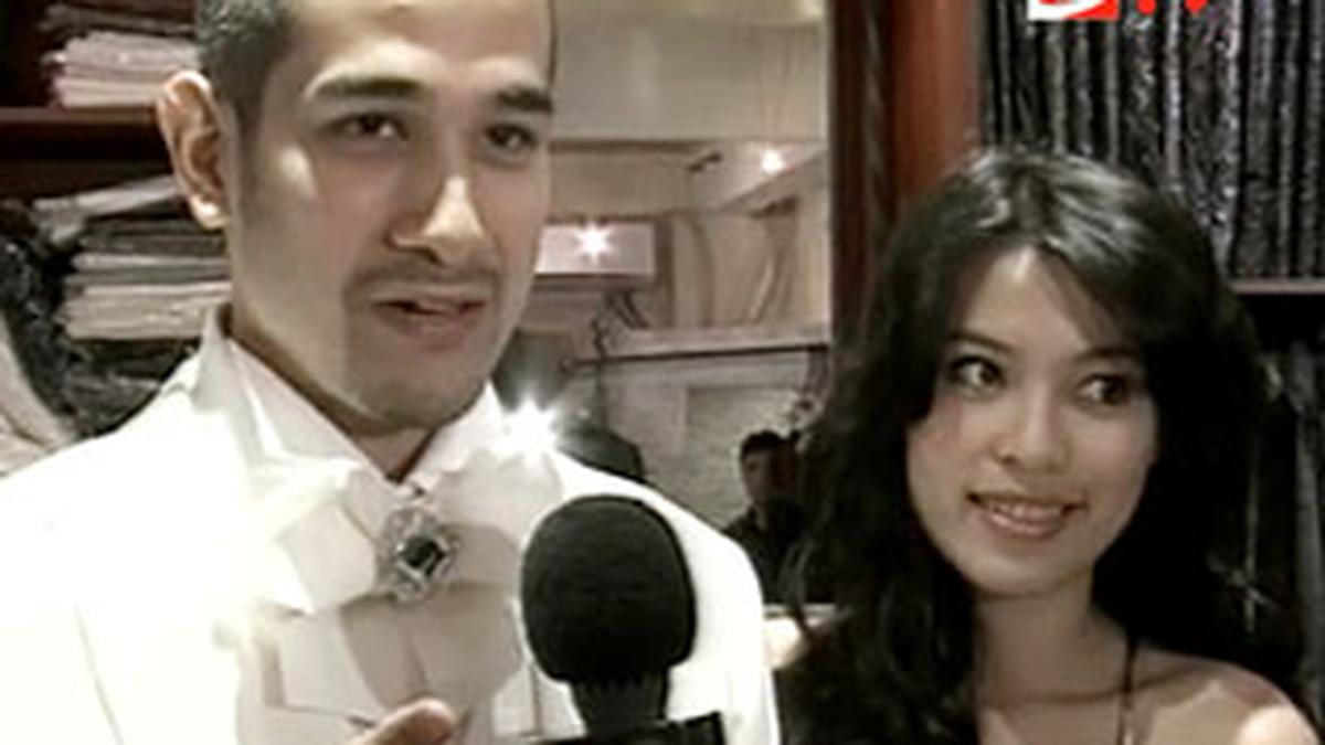 Inilah Baju Resepsi Okan dan Vivianne - ShowBiz Liputan6.com