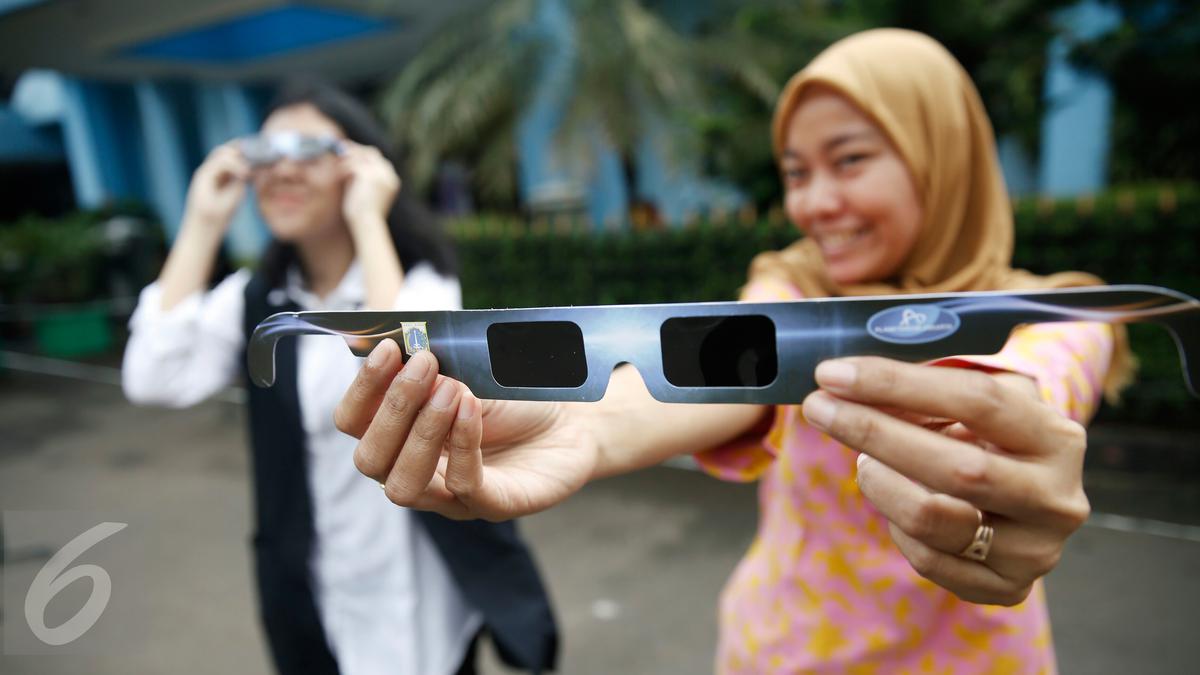 4.700 Kacamata Gerhana Dibagikan di Planetarium TIM Jakarta - News ...