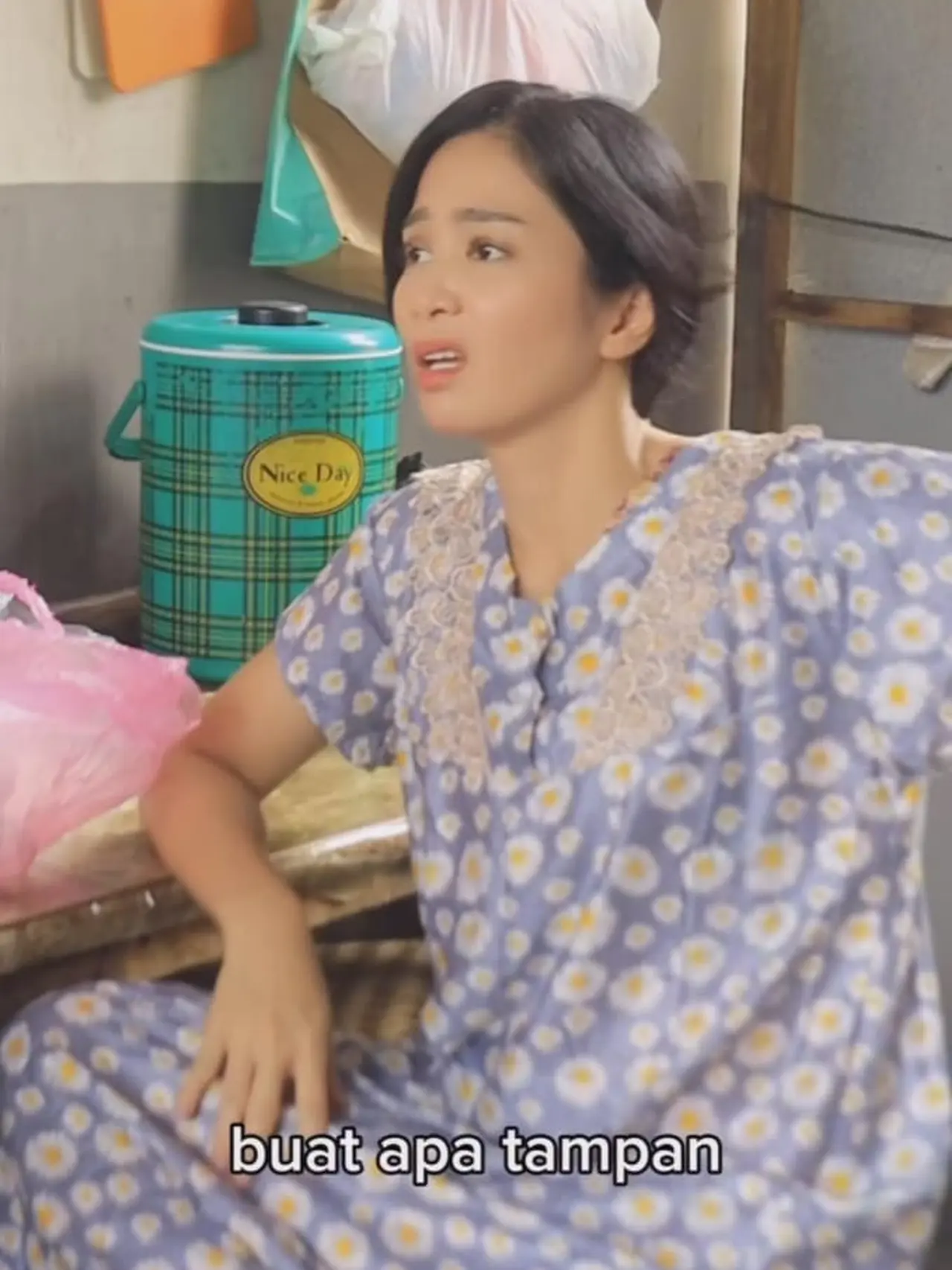 Jadi Emak-Emak, Ini 7 Potret Bunga Zainal Tampil Daster yang Tuai ...