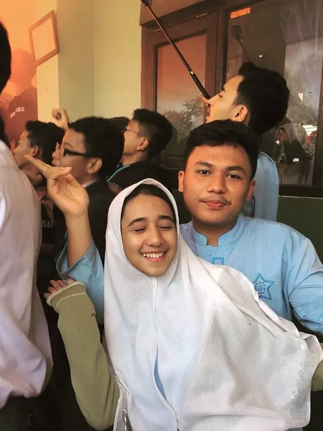 6 Gaya Rambut Keanu yang Paling Curi Perhatian, Tak Selalu Gondrong ...