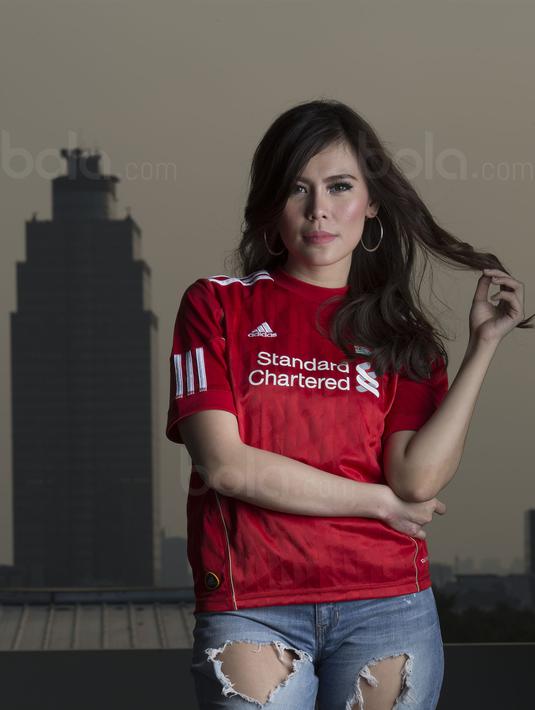 FOTO: Andini Presenter Liga 1 Dukung Timnas U-22 Raih Poin Lawan ...