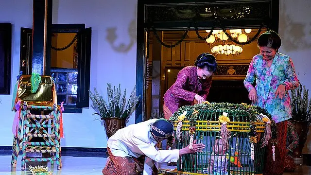 Tedak Siten Adalah Tradisi Masyarakat Jawa, Ketahui Rangkaian Prosesnya ...
